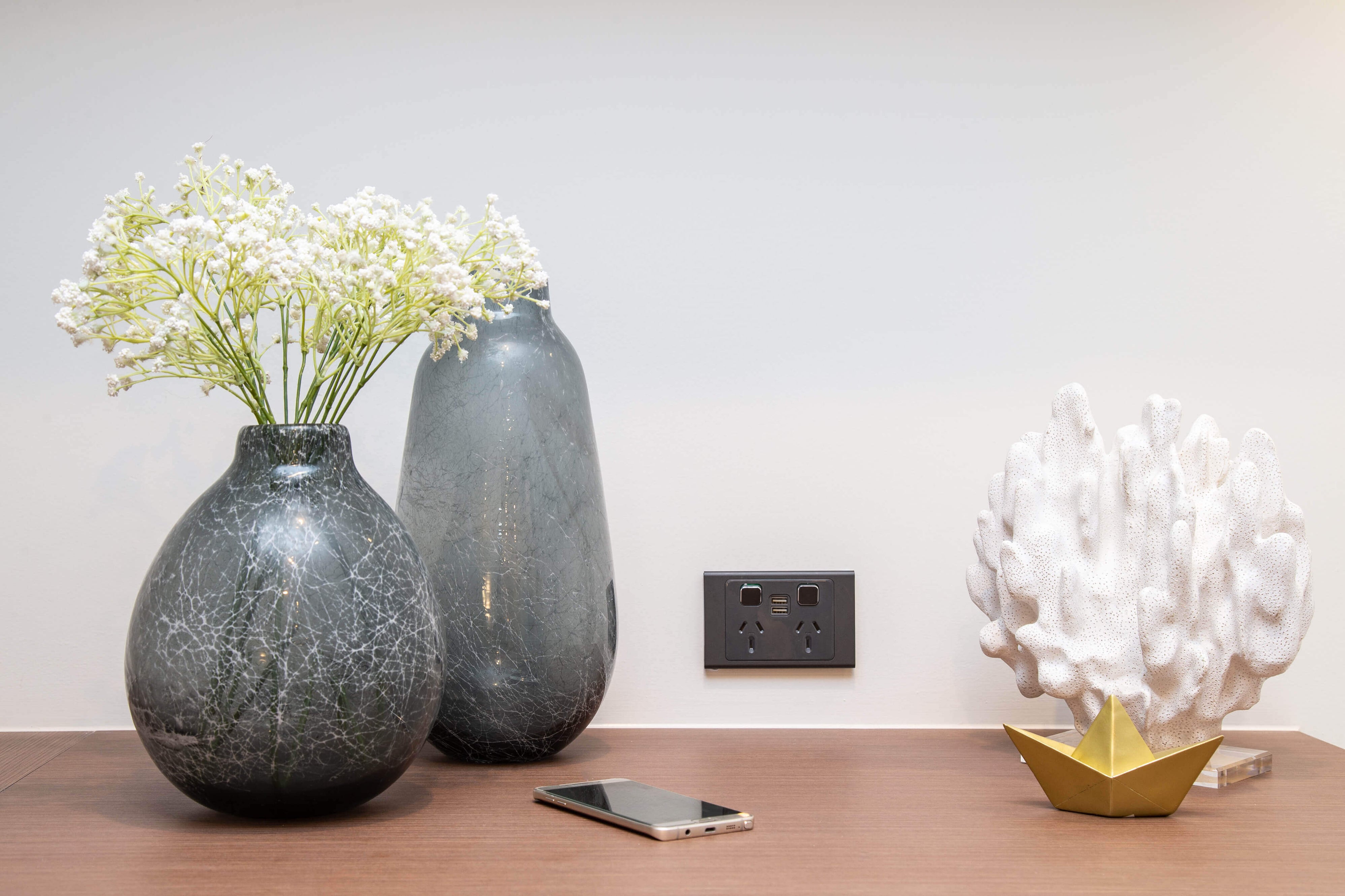 Clipsal Iconic Power Point Silver Shadow| Iconic Silver Shadow Switches ...